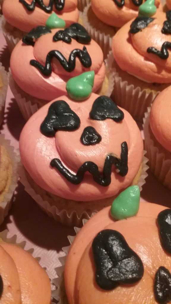 Jack-o-Lantern Cupcakes - Sweet Talkin' Treats